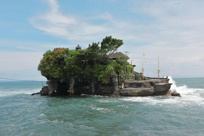 Full Day Ubud Tanah Lot Uluwatu All Inclusive Private Tour - The Majestic Tanah Lot Temple