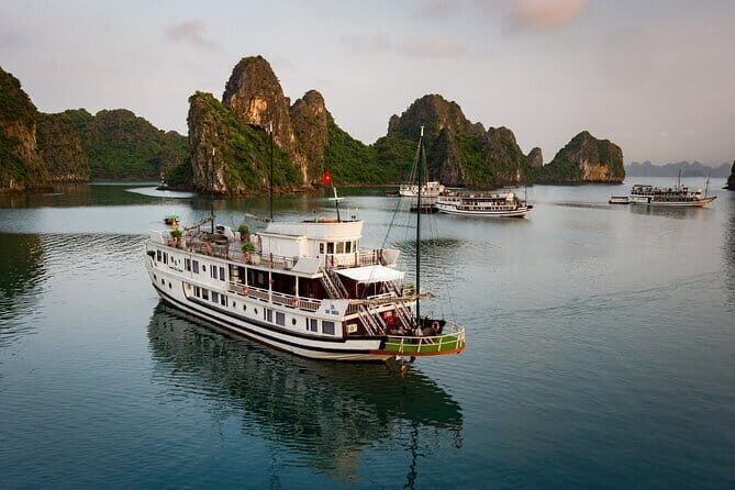Garden Bay Classic 3 day Bai Tu Long Serene Voyage - Day 2: Deeper Into Nature & Local Culture