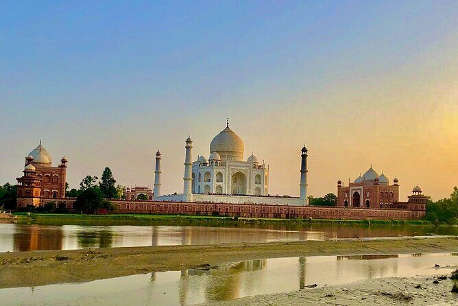 Golden triangle with Khajuraho and Varanasi - Key Points