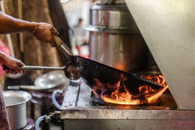 Good Morning Penang Food Tour with 15+ Tastings - The Role of the Guide and Atmosphere