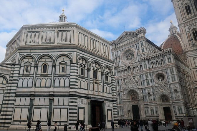 Grand Florence: Private City Tour with Uffizi, David & Lunch - Lunch and Relaxation: A Taste of Florence