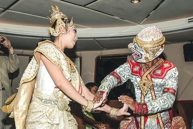 Grand Pearl Dinner Cruise: Dining & Live Performances - Authentic Experiences and Traveler Feedback