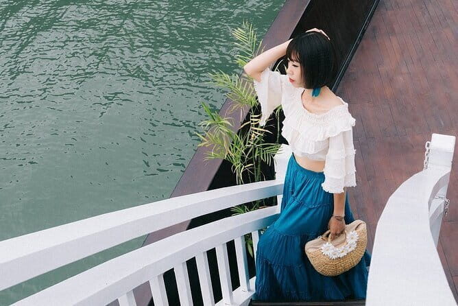 Gratiot Cruise 3-day Explore Halong Bay from Hanoi - Day 2: Exploring Hidden Caves and Beaches