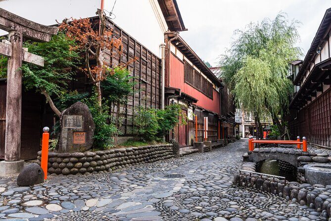 Gujo Hachiman All Must-Sees Full Day Private Tour with Government-Licensed Guide - In-Depth Breakdown of the Itinerary