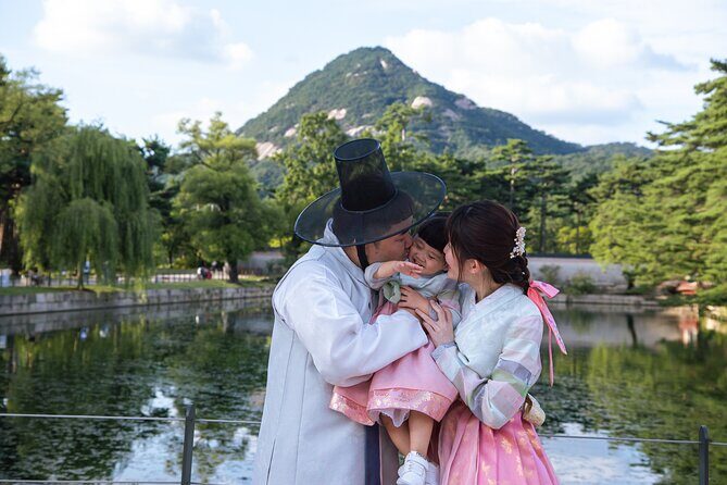 Gyeongbokgung palace family/group private photoshoot - The Practical Aspects: Price, Timing, and Group Size