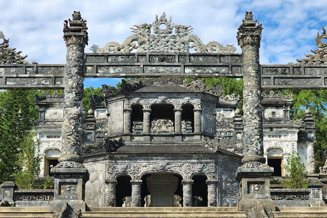 Half-Day Combo Tour: Hue Royal Tombs & Dragon Boat Experience - How the Tour Feels in Practice