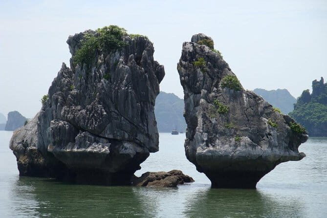 Half Day Explore Halong Bay With Lunch, Heaven Cave and Kayaking - Kayaking and Bamboo Boats: Active Water Exploration