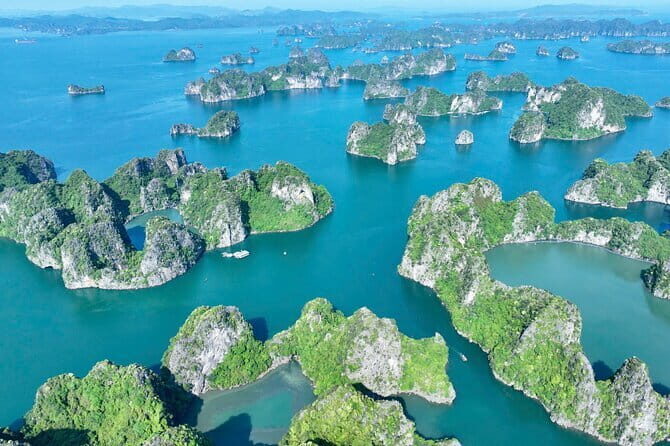 Halong Bay Day Trip Explore Caves, Kayak & Lunch by Saquila Yacht - What Makes This Tour Stand Out?
