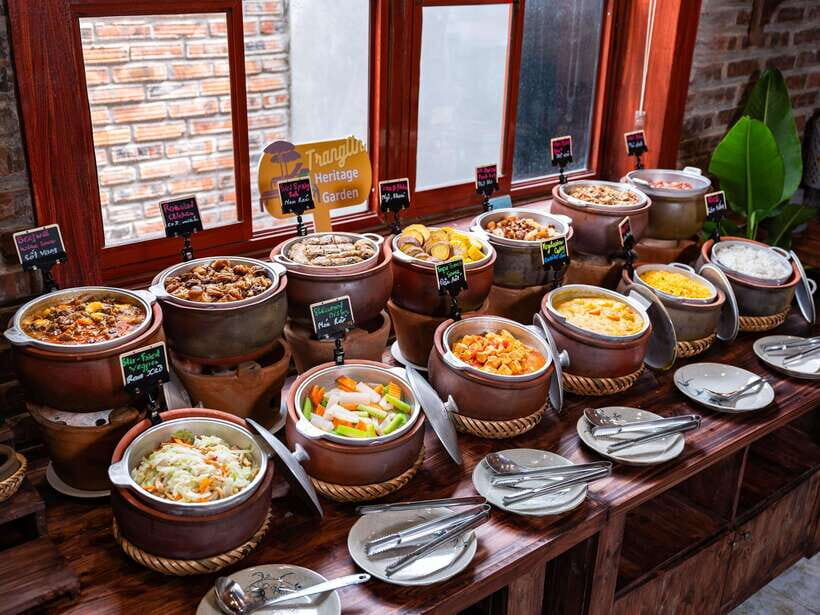 Hanoi: 2-Day Trang An, Tam Coc, Mua Caves, Hoa Lu, Bai Dinh - Day 1: Climbing Mua Cave and Exploring Hoa Lu