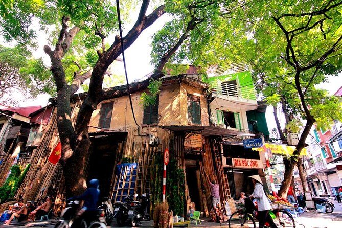 HANOI CULTURAL DISCOVERY TOUR ( "5 in 1" 4 hours - Special Package!) - Dressing Up in the Traditional Áo Dài