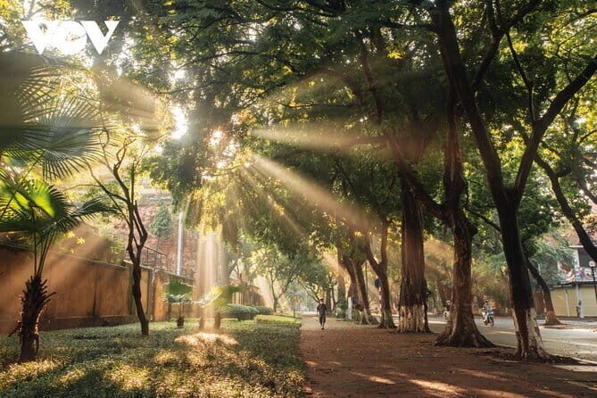 Hanoi Guided Sightseeing Tour by Sport Motorbike - Key Points