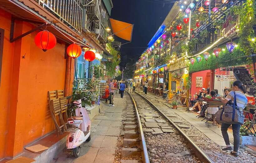 Hanoi: Guided Street Food Tour with Train Street Experience - The Food Tasting Highlights