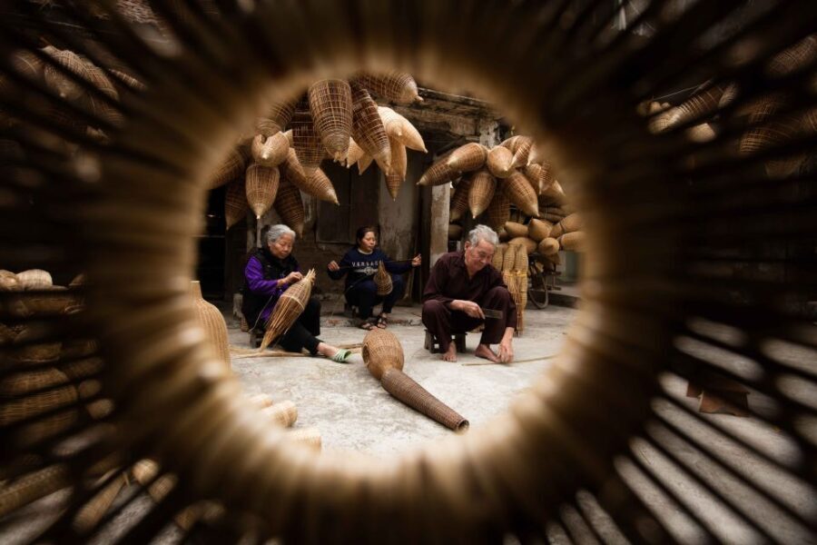 Hanoi Photo Tour: The Vanishing art of Fish Trap Crafting - Visuals That Speak