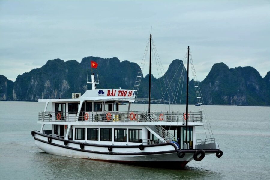 Hanoi: Roundtrip Halong Bay Islands, Caves, Kayaking & Lunch - What Sets the Experience Apart?
