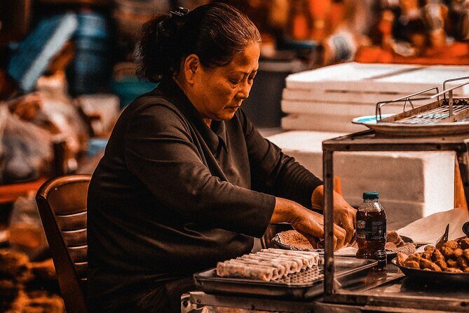 Hanoi Street Food Tour - The Atmosphere and Group Dynamics