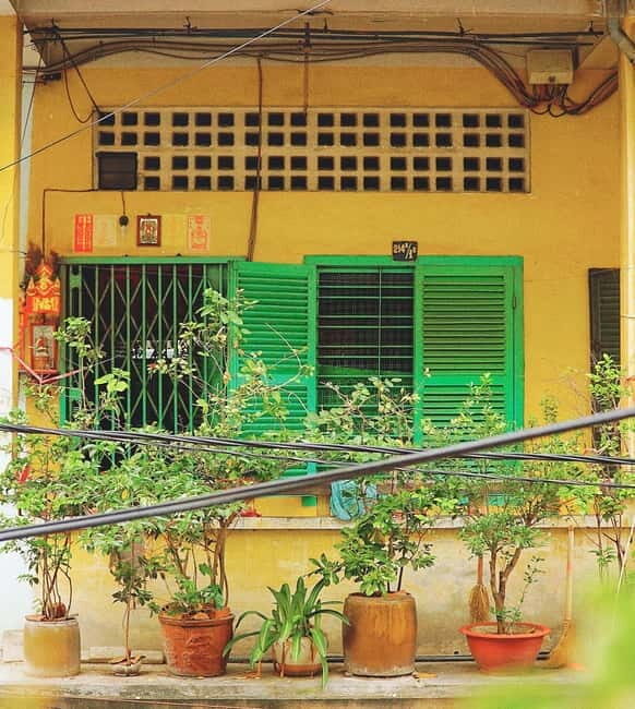 Ho Chi Minh City: Xom Cai Hidden Local Life Walking Tour - Walking Through Narrow Alleys and Hidden Corners