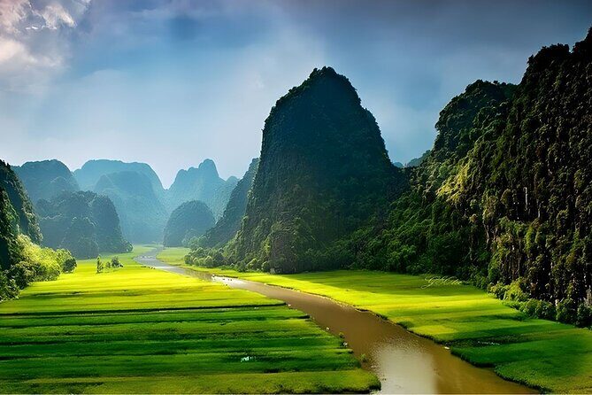 Hoa Lu - Tam Coc - Mua Cave Small Group -Buffet Lunch - Limousine - Cruising the Trang An Grottoes