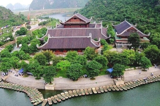 Hoa Lu-Trang An Day Tour Depart From Hanoi With Limousine & Lunch - Lunch: Savoring Vietnamese Flavors