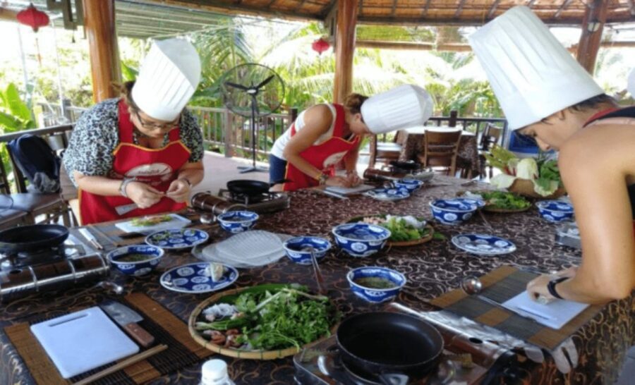 Hoi An: Traditional Cooking Class & meal with Local Family - Itinerary Breakdown