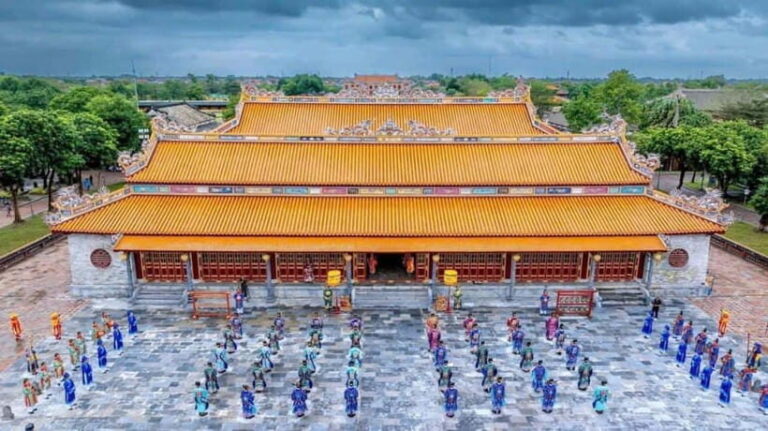 Hue: Hue City Tour with Highlights Tour and Local Guide