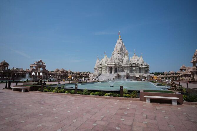 Indian Temple and Chinese Garden Tour - Flushing: A Vibrant Asian Hub