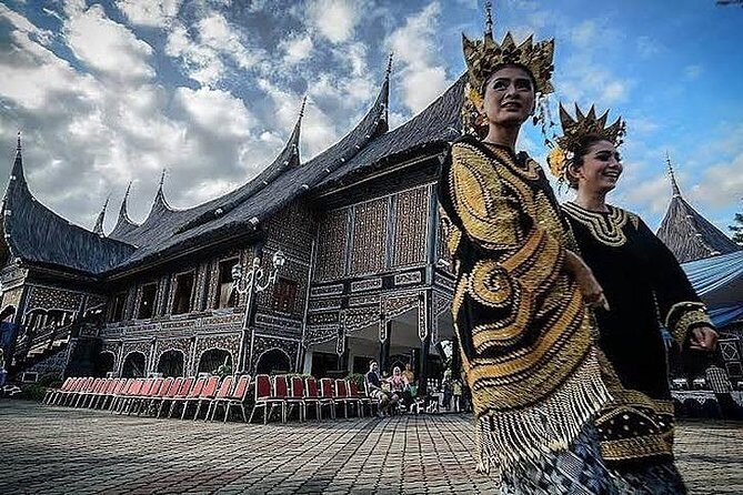 Indonesia Miniature Park, Guide has been Vaccinated with Covid Vaccine - Practical Aspects of the Tour