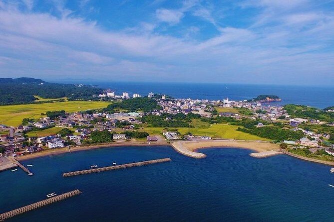 Interacting with real ama divers in a traditional ama hut (AMA hut HACHIMAN) - Dressing in Traditional Garments