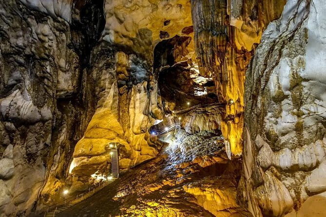 Ipoh Heritage Tour from Kuala Lumpur - Transport and Group Experience