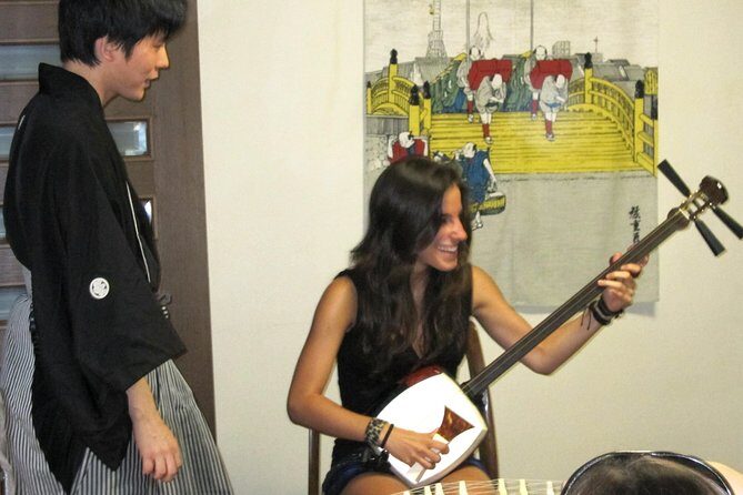Japanaese tradtional Tsugaru Shamisen music lesson in Tokyo - What Is the Tsugaru Shamisen?