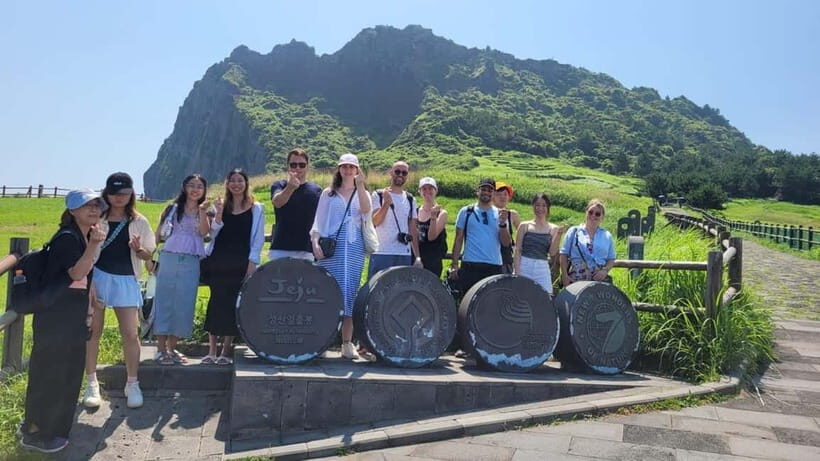Jeju: Eastern UNESCO Sites Tour with Haenyeo Show - Hamdeok Beach: A Fresh Start