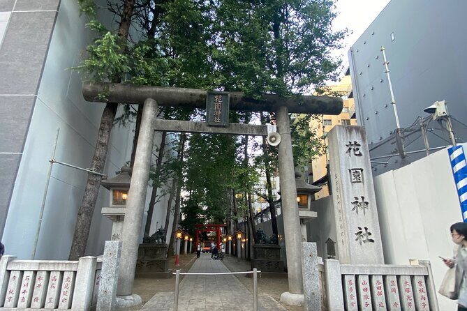 KABUKICHO DEEP TOUR + DINNER & BAR HOP w/local certified guide - Who Does This Tour Suit?