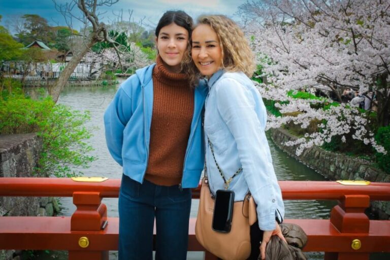 Kamakura Tour with Pro Photographer: Tsurugaoka shrine - From Shrine to Souvenirs: The Final Walk & Photo Delivery