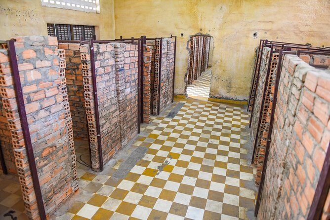 Killing Fields and Prison S21 Bus Tour - The Transport and Experience