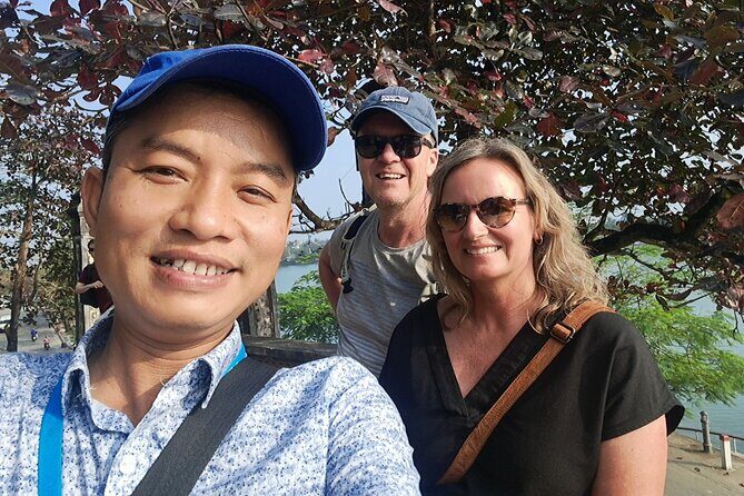 King Palace, royal tombs, pottery museum, dragon boat, local food - The Enchanting River Ride