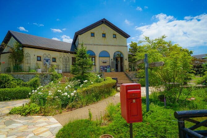 Kobe Trip from Osaka with Garden Walk Wagyu Lunch and Sake Tour - Authenticity and Value: Who Will Enjoy This?