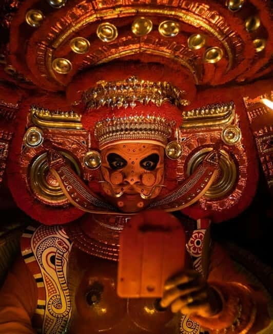 Kochi: Kathakali, Theyyam, and Kalaripayattu Evening Show - Key Points