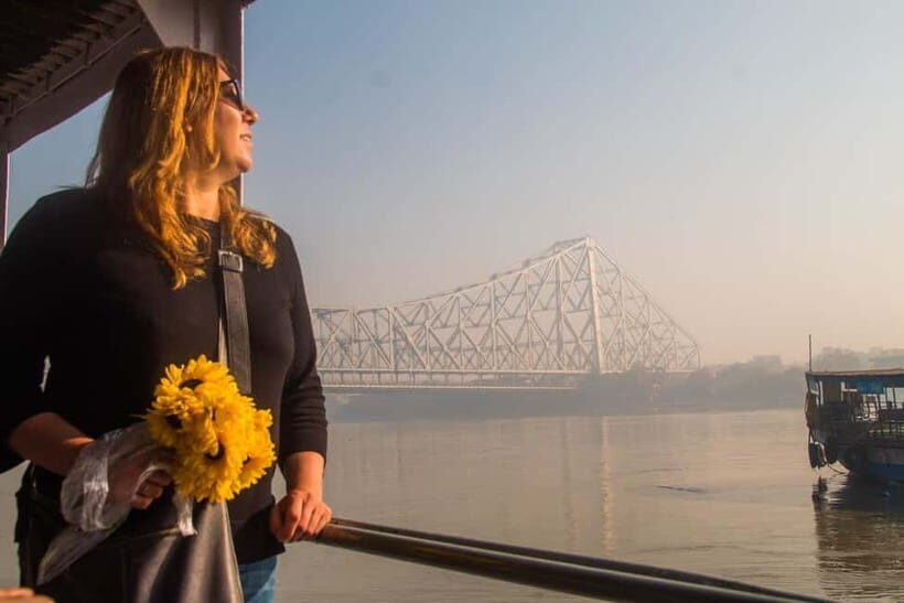 Kolkata: Magic Hour Tour with Breakfast - Howrah Bridge and the Riverfront