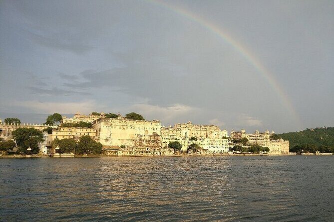 Kumbhalgarh Fort And Ranakpur Jain Temple Day Tour From Udaipur - Transportation and Comfort