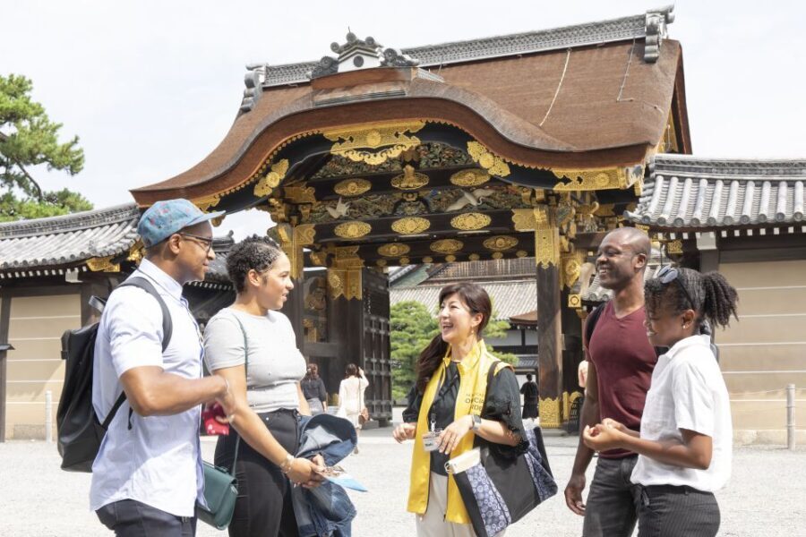 Kyoto: Nijo-jo Castle and Ninomaru Palace Guided Tour - What the Guided Tour Includes