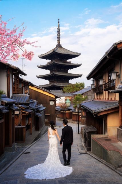 Kyoto: Private romantic photoshoot for couples - A Closer Look at the Experience