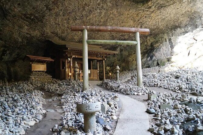 Kyushu Kamishiromi Shrine, Amano Iwato, and Takachiho Gorge Tour - Amano Iwato Shrine: Mythology and Serenity
