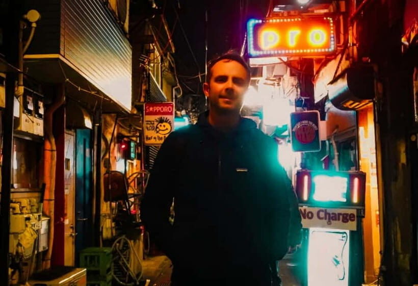 Licensed Guide Shinjuku Dramatic Tour - Detailed Breakdown of the Tour Experience