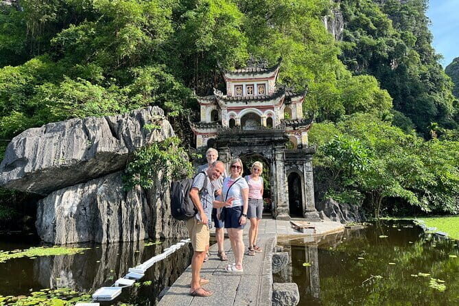 Luxury Private Ninh Binh Day Trip: Trang An, Bich Dong, Mua Caves - Mua Caves: Climbing to the Viewpoint