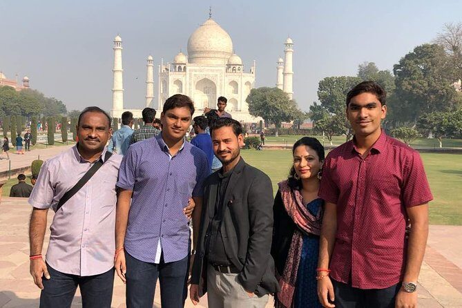 Luxury Taj Mahal Tour by Gatimaan Express Train With Executive Class - What Makes This Tour Stand Out?