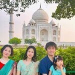 Luxury Taj Mahal tour from Delhi by the Fastest train of India - VIP Access and Guided Exploration at Taj Mahal