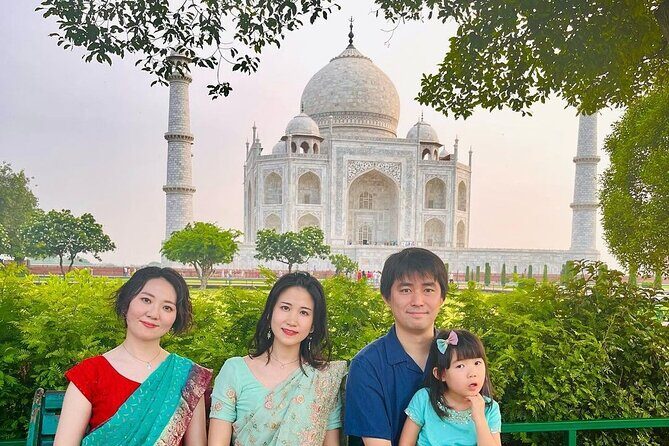 Luxury Taj Mahal tour from Delhi by the Fastest train of India - VIP Access and Guided Exploration at Taj Mahal