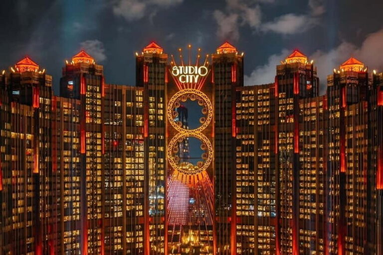 Macau: Worlds Only 8-Shaped Ferris Wheel - The Experience and Its Highlights