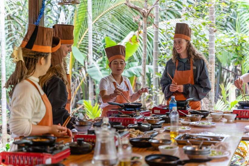 Mad Monkey Hoi An Cooking Class & Bamboo Boats - What Reviewers Say