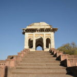 Mandu & Maheshwar Day Tour from Indore with Guide & Entrances - Authenticity and Cultural Insight