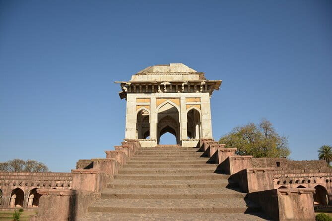 Mandu & Maheshwar Day Tour from Indore with Guide & Entrances - Authenticity and Cultural Insight